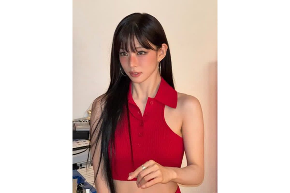 Lee Chaeyoung of fromis_9 Stuns in a Powerful Red Crop Top—Her Bold ...
